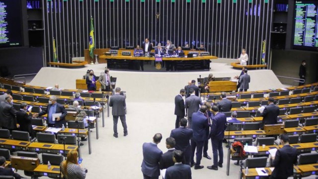 Câmara aprova projeto que pode dar alívio de 8% na conta de luz. Texto ... Câmara aprova projeto que pode dar alívio de 8% na conta de luz. Texto ...