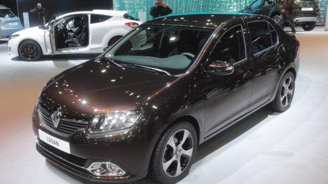 Às vésperas de ser remodelado, Renault Logan entra em liquidação