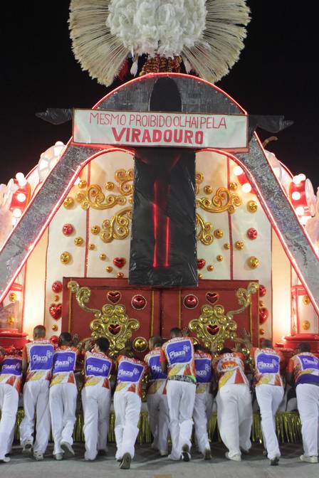 Viradouro é campeã da Série A e vai desfilar no Grupo Especial em 2015