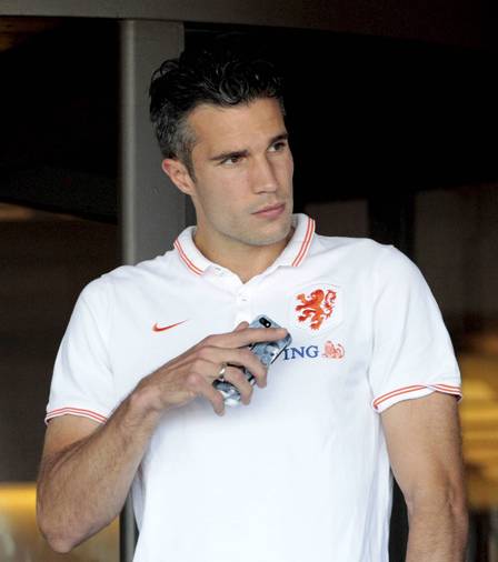 Van Persie completa 31 anos e ganha bolo de cozinheiras do Manchester ...