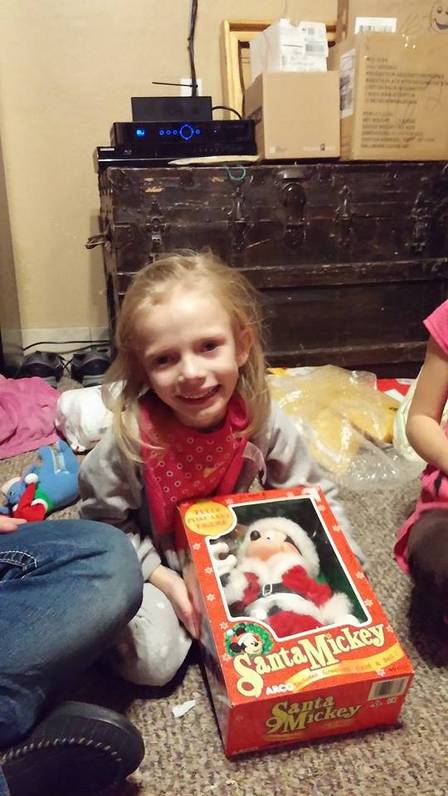 Menina de 6 anos pede e recebe cartões para seu último Natal
