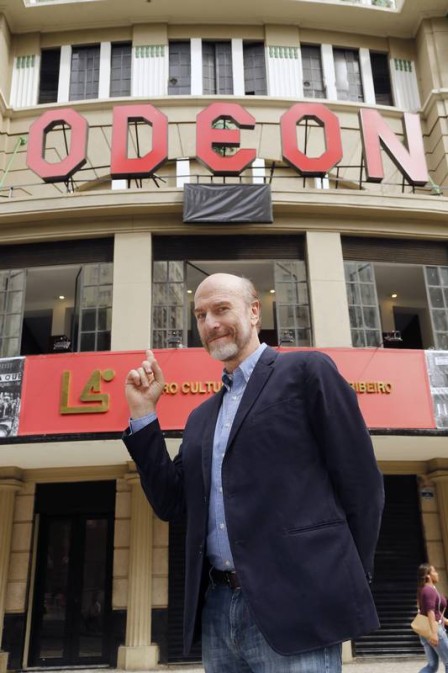 Salas como o Odeon, que acaba de reabrir, atraem o público pelo preço ...