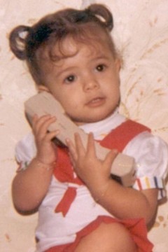 Nos 40 anos de Sandy, relembre trajetória da cantora em fotos e números