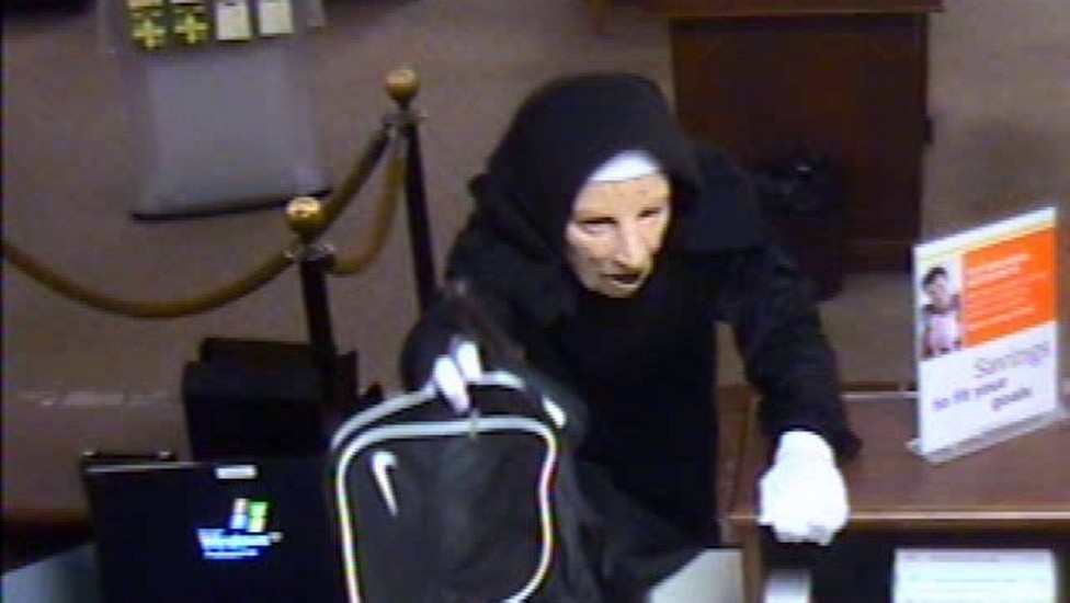 FBI divulga imagens do vídeo de assalto à mão armada em banco dos ...