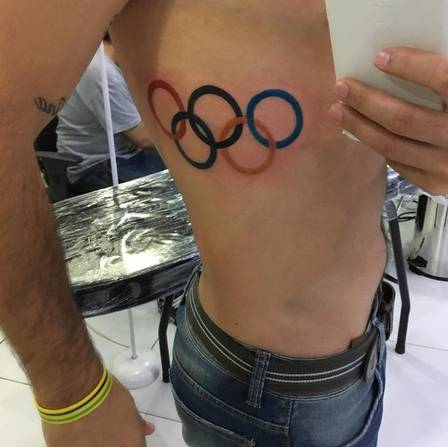 Lipe e William, da seleção masculina de vôlei, fazem tatuagens ...