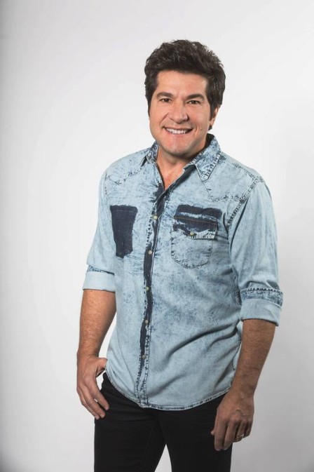 Cantor Daniel revela intimidades ao comentar músicas de seu novo CD