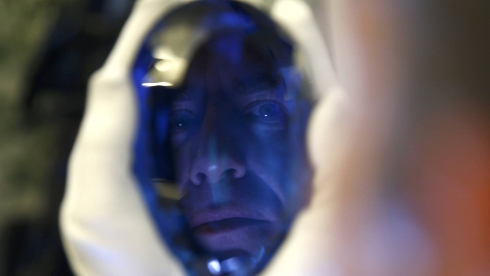 Maior topázio azul do mundo, que foi achado na Amazônia, é posto em ...