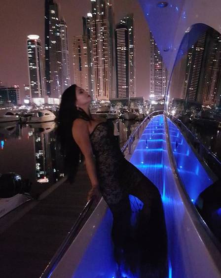 Tati Neves, a morena que dormiu com Bieber, se muda para Dubai e diz ...