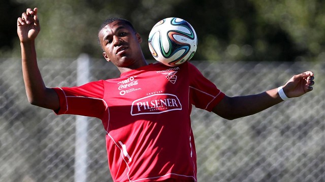 Diretoria do Vasco age rápido e contrata Erazo para vaga de Anderson ...