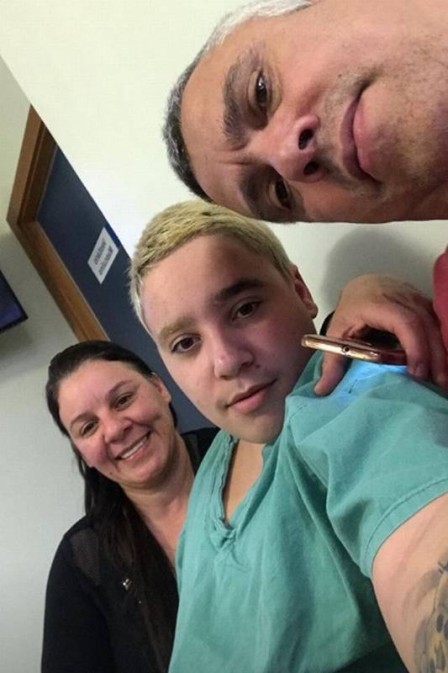 Com hidrocefalia, MC Pikachu volta ao hospital para quimioterapia ...