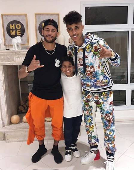 MC Bruninho compra carro de R$220 mil aos 13 anos: 'Deus abençoou'