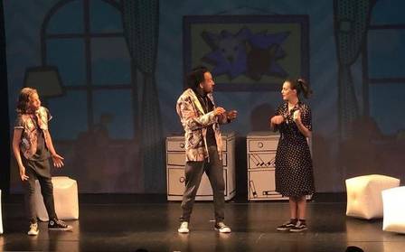 Filha de Heloisa Périssé e neta de Chico Anysio divide palco com a mãe ...