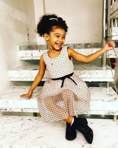 Filha de Naldo e Moranguinho, Maria Victoria faz sucesso como mini ...