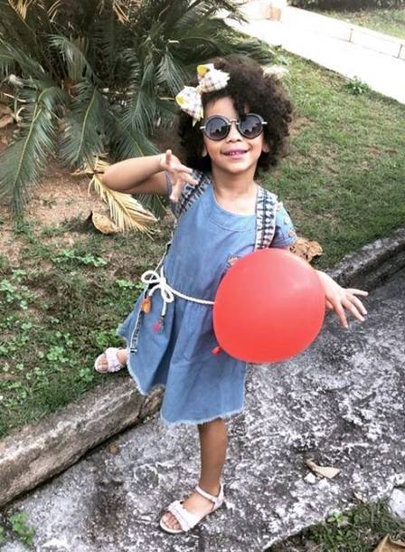 Filha de Naldo e Moranguinho, Maria Victoria faz sucesso como mini ...