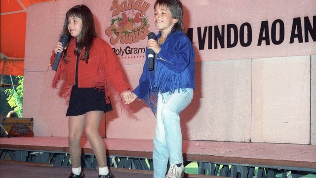 Nos 40 anos de Sandy, relembre trajetória da cantora em fotos e números
