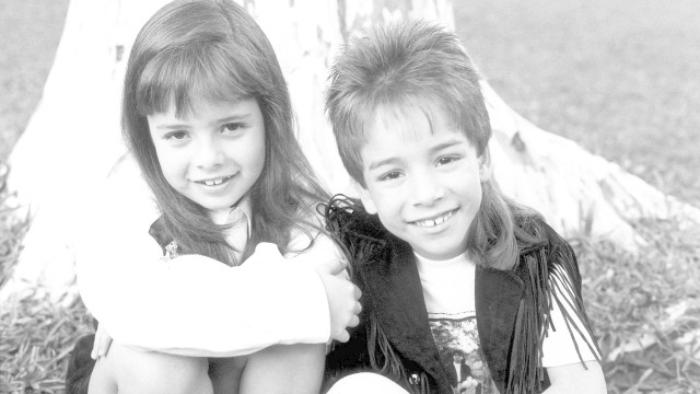 Nos 40 anos de Sandy, relembre trajetória da cantora em fotos e números