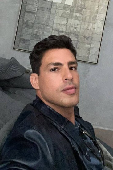 Cauã Reymond exibe os músculos em ensaio com badalado fotógrafo ...