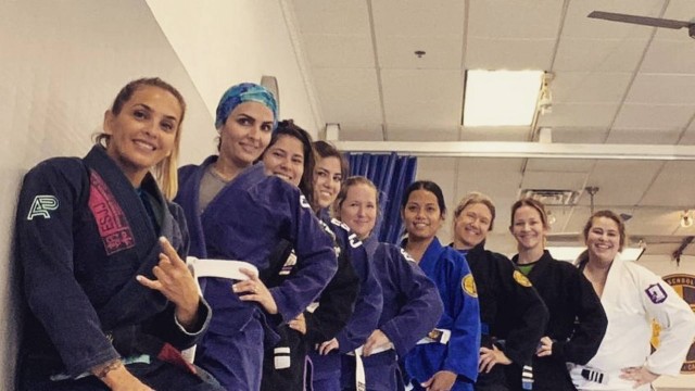 Lembra dela? Aos 52 anos, Syang dá aula de Jiu-Jitsu na Califórnia ...