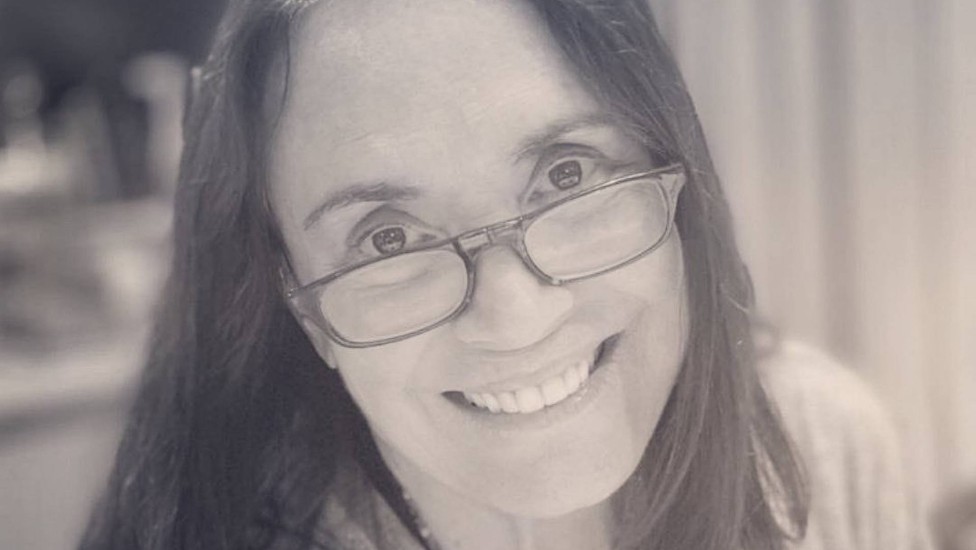 Veja imagens de Regina Duarte e da retratação feita nas redes