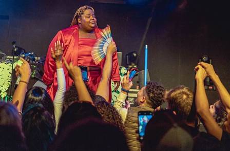 MC Carol de Niterói lota show em Paris em turnê pela Europa; fotos