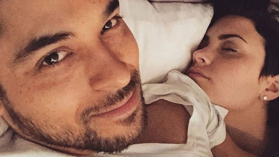 Demi Lovato esbanja simpatia em passeio por São Paulo; veja fotos