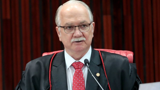 Decretos de armas: Fachin, Barroso e Moraes votam para manter suspensão Decretos de armas: Fachin, Barroso e Moraes votam para manter suspensão