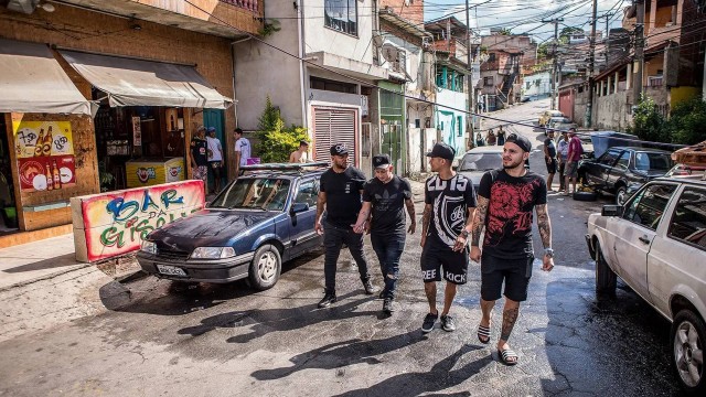 Os crias da favela: os jogadores da seleção que driblaram fome e ...