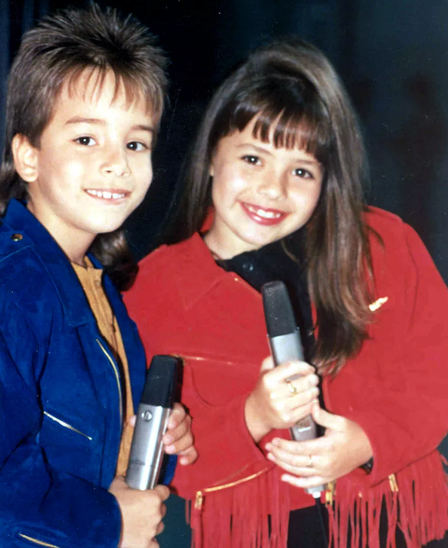 Nos 40 anos de Sandy, relembre trajetória da cantora em fotos e números