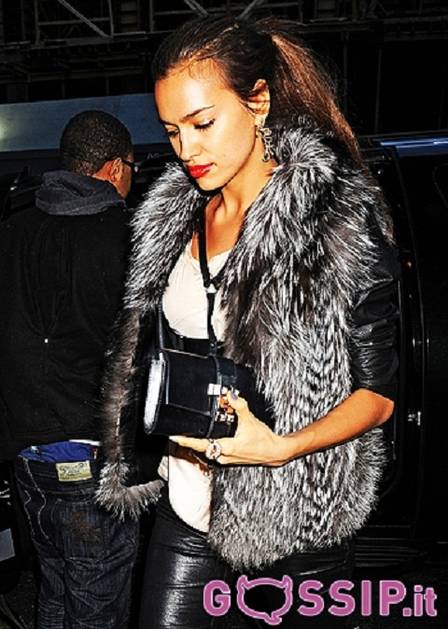 Irina Shayk, namorada de Cristiano Ronaldo, faz estilo pantera em ...