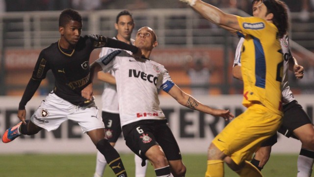 Jogadores do Botafogo comemoram vitória sobre o Corinthians e já pensam ...