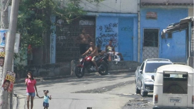 Suspeito é detido na Favela de Antares, em Santa Cruz