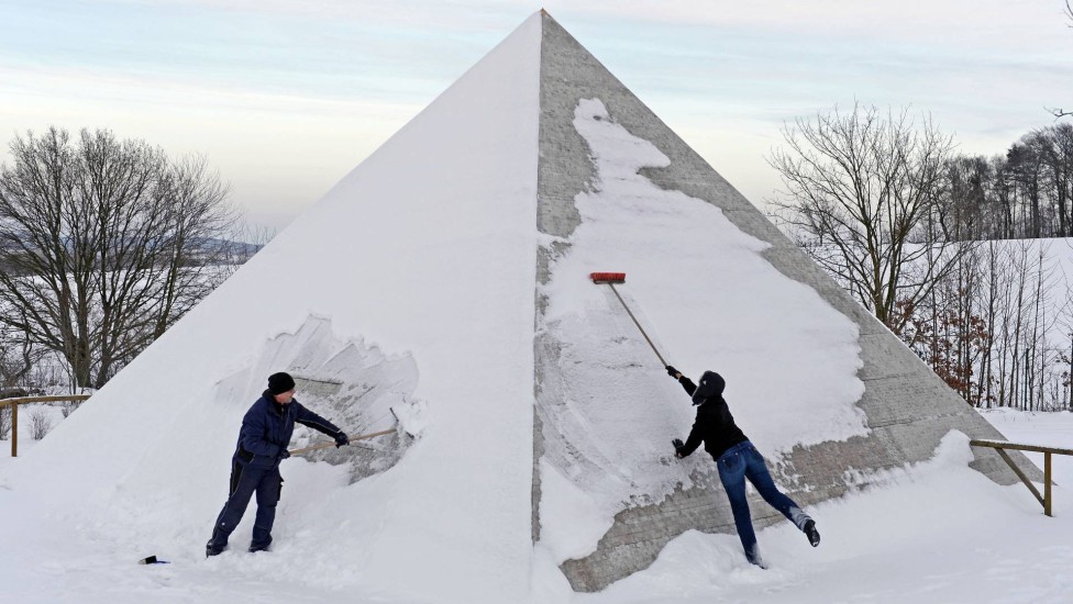 Regiões da Europa estão totalmente cobertas de neve