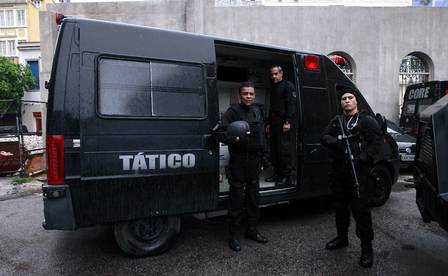 Policial da Core trabalha como médico em áreas de conflito