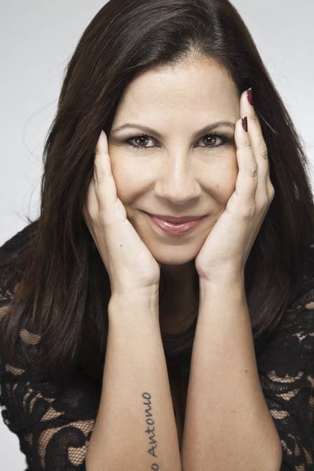 Com dois números a menos no manequim, Carla Daniel se veste mais à vontade