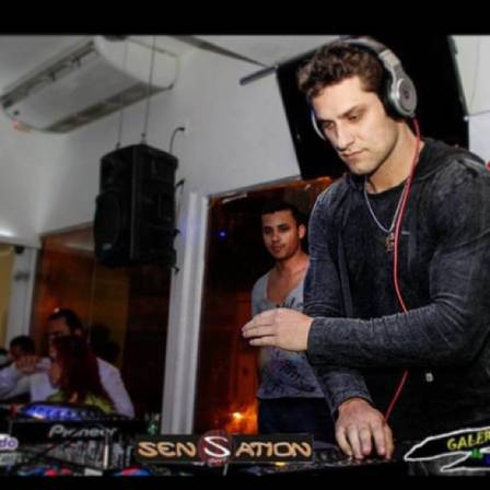 Ex-BBB Eliéser segue firme e forte como DJ