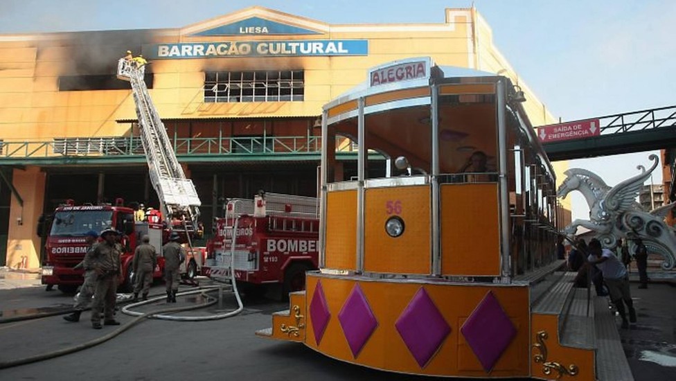 Incêndio na Cidade do Samba. Veja as fotos