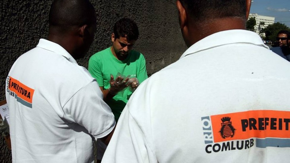 Presidiário faz prova de gari