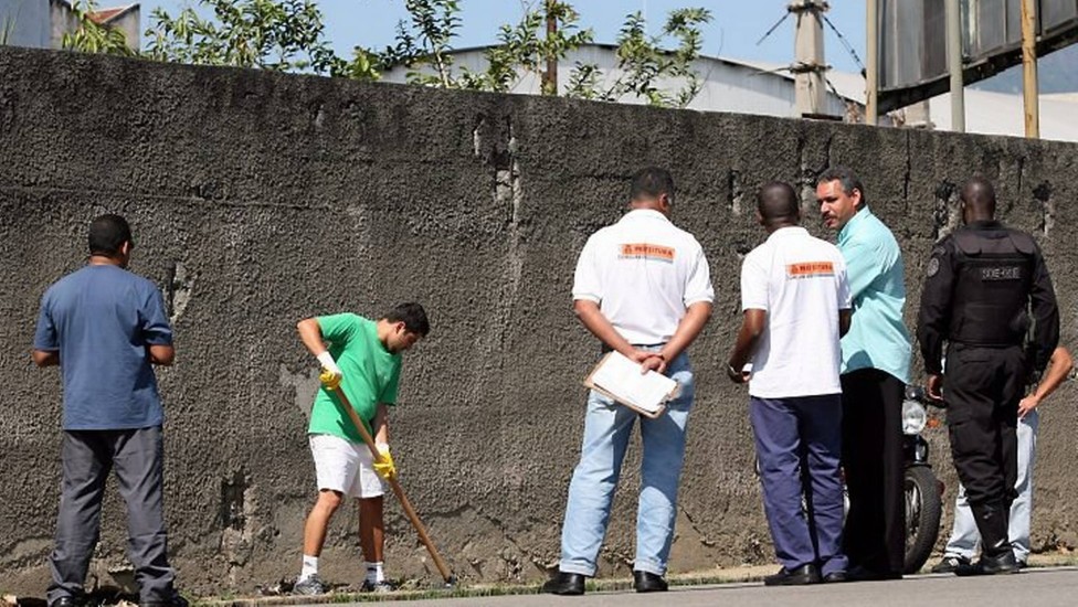 Presidiário faz prova de gari