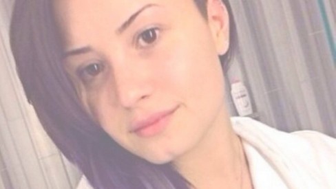 Demi Lovato Sem Sobrancelhas